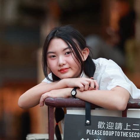 李宜潔and文文wenwen Wenwen A 1120 • Threads Say More