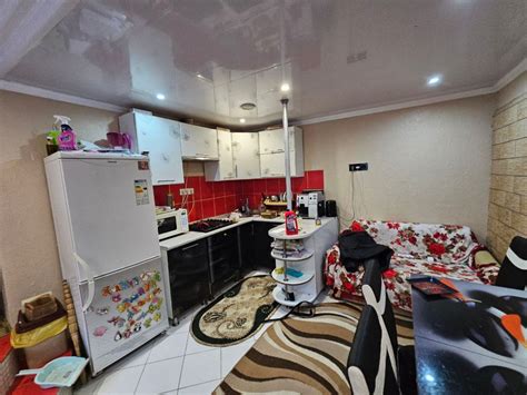 Продам пол дома рядом с центром 32300 евро