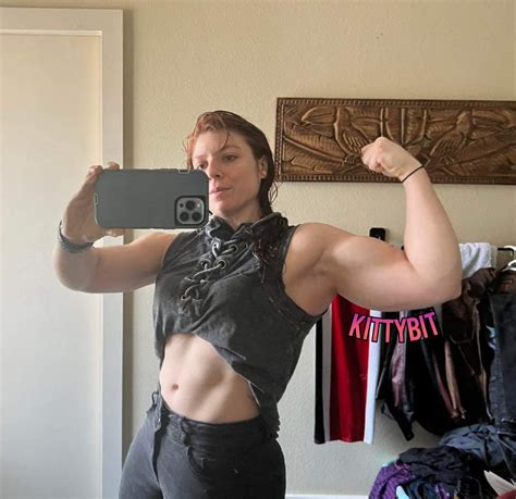 Kitty Bit Games And Cosplay~ On Twitter Happy Thiccarm Thursday Look In The Mirror And Tell