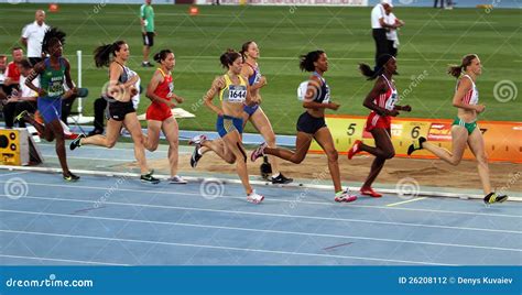 Atletas En Los 800 Contadores Del Acontecimiento De Heptathlon Fotografía Editorial Imagen De