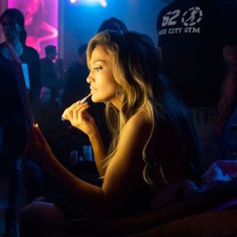 Pin On Jenny From The Block Jennifer Lopez Jennifer Concert