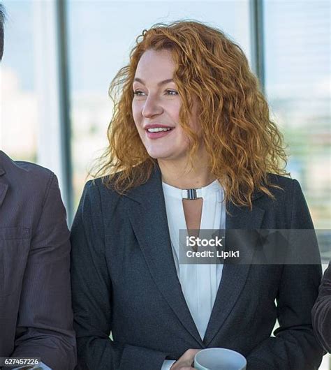 Potret Pengusaha Wanita Di Kantor Foto Stok - Unduh Gambar Sekarang ...