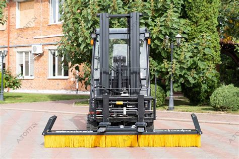 Щітка дорожня на вилковий навантажувач - А.ТОМ 2500 - Купити в Україні