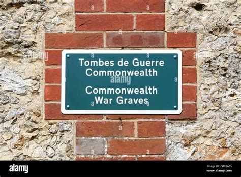 Commonweatlth War Graves Tombes De Guerre Commonwealth Cimeti Re Militaire Fran Ais Comprenant