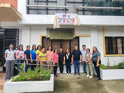 Alimodian Opens Iloilos First Municipal Otop Hub Daily Guardian