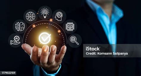 사업가는 소프트웨어 기술 Ai 스마트 로봇 자동화 시스템 챗봇 인텔리전스 지원 데이터 분석 Ai 채팅 및 명령 프롬프트를 사용하여 무언가를 생성합니다 Ai 비서 가상현실에