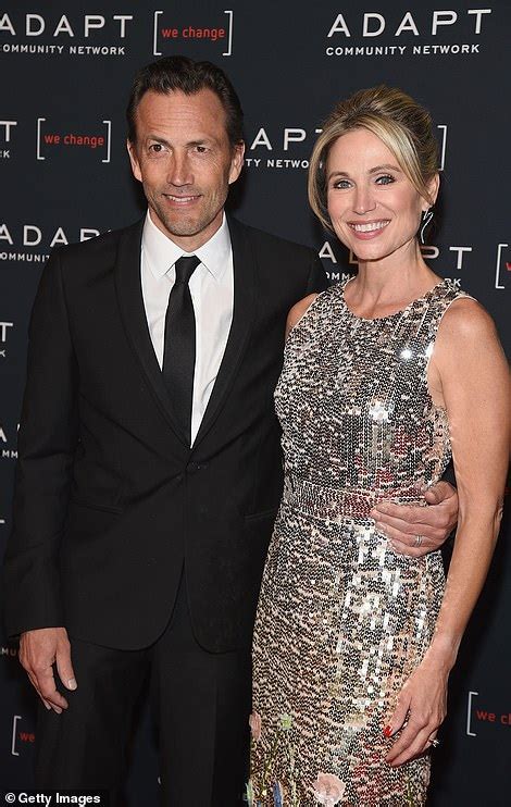 Gma Hosts Amy Robach And Tj Holmes Are Seen Looking Cozy In Nyc As