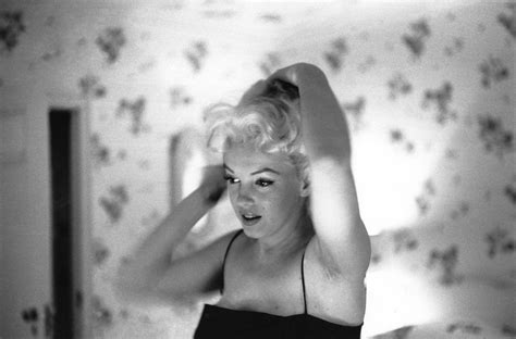 Rare Candid Photographs Captured Marilyn Monroe Getting Ready For A