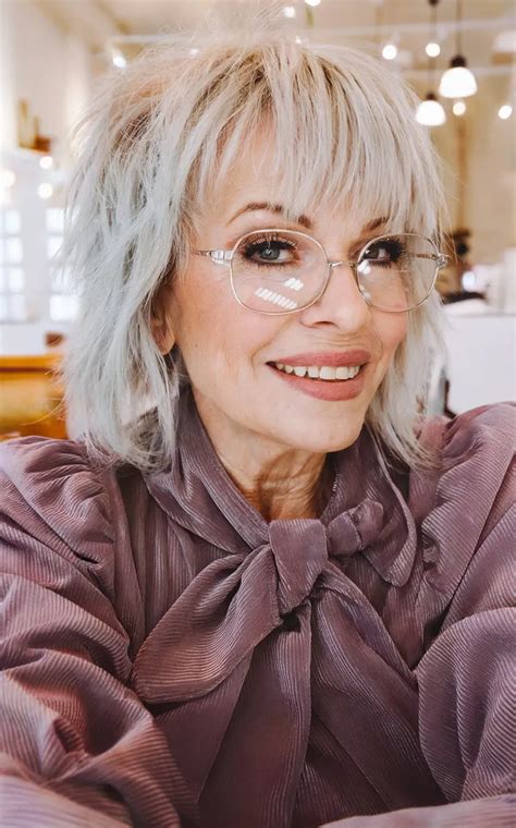 29 Youthful Shag Haircuts For Older Women