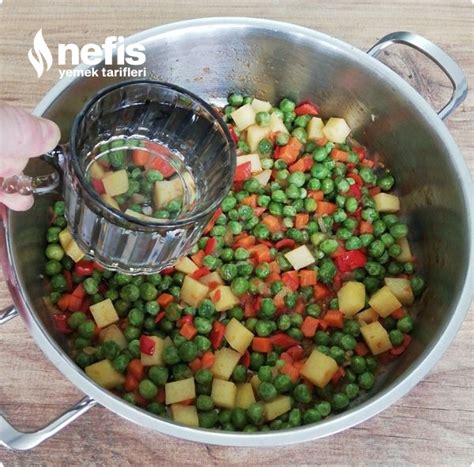 Zeytinyağlı Taze Bezelye Nefis Yemek Tarifleri 12131762