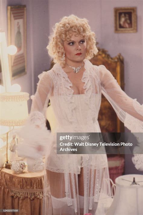 Ann Jillian As Mae West Appearing In The Abc Tv Movie Mae West News