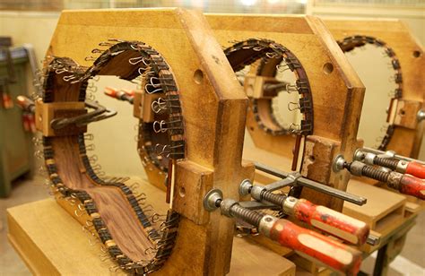 How The Acoustic Guitar Is Made：assembling The Body Musical Instrument Guide Yamaha Corporation