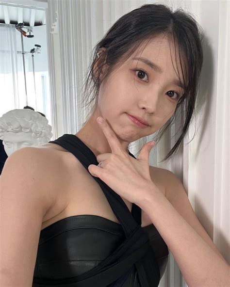 Iu 发文揭开「爱上李钟硕」原因！