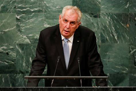 Президент Чехии высказался против выхода страны из НАТО и ЕС