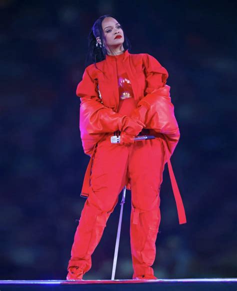Rihanna En El Super Bowl Las Claves Del Outfit Con El Que Regresó A