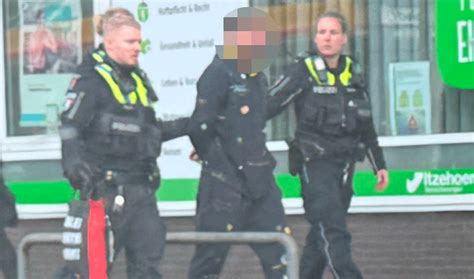 Weihnachtsfeier In Sasel Eskaliert Mann Mit Waffe Am Fenster Mopo