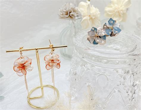 타이베이｜핸드메이드 쥬얼리 장인 기하학적 사각형 진주 2쌍 귀걸이 플라워 액정 플라워 핸드메이드 코스 1인 한정 Kkday