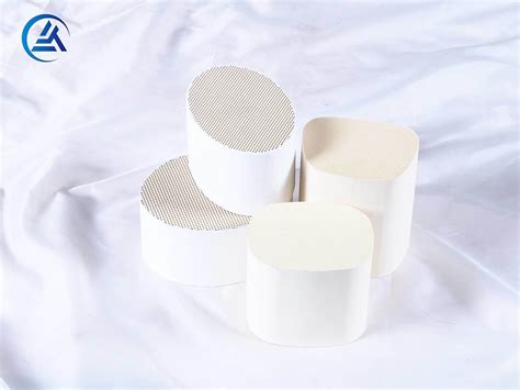 Honeycomb Cordierite Ceramic Filter Car Catalyst Carrier Catalytic