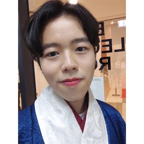 评论区有人说什么2000年代初中国多么受西方世界“欢迎”，“国际名声”多么好。只能说这种思想的人真的是被政治宣传操弄的凯子。既然2000年代初中国受美国为首的西方世界“欢迎”，那为什么1999