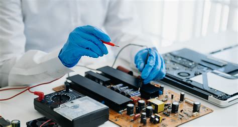 전자 기술자 전자 공학 전자 수리 전자 측정 및 테스트 수리 및 유지 보수 Conceptsuses 전압 측정기를 사용하여 상점에서 확인하고 업그레이드합니다 Brand