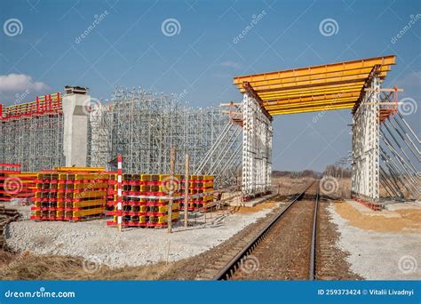 Beam Transom System And Scaffolding Stock Photo Image Of Pushpull Lifting 259373424