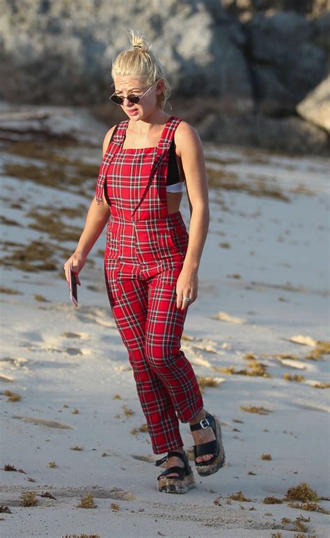 Jessica Woodley Out On The Beach In Barbados 12162017 Hawtcelebs