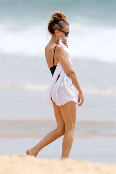 Sarah Jessica Parker Clicked In Swimsuit At A Beach In Hamptons 21 Jun
