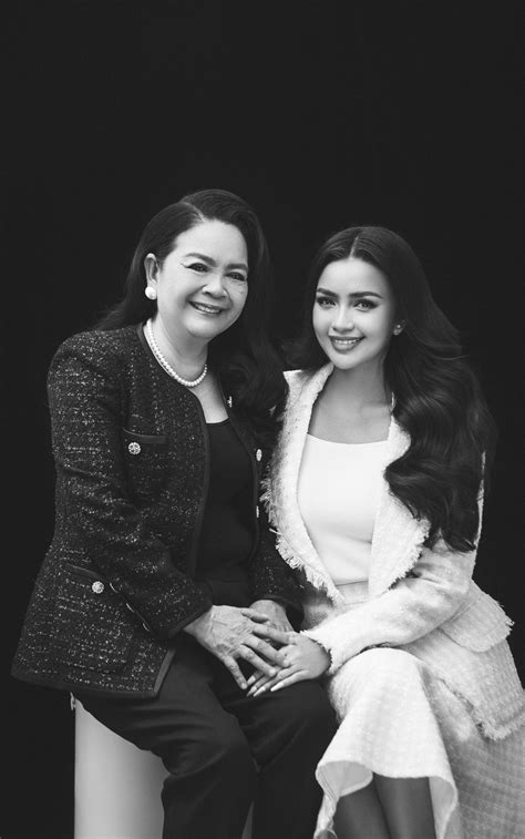 B Netizen T N C Ng Sau Khi M Q Ua I Hoa H U Ng C Ch U P L I C U G Y X T X A