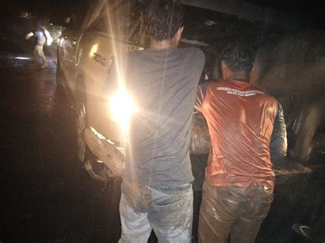 រថយន្តធុនដ្រាបើកបរក្នុងល្បឿនលឿនត្រង់ចំណុចផ្លូវកោងរេចង្កូតធ្លាក់ផ្លូវក្រឡាប់ស្លាប់អ្នកបើកបរម្នាក់