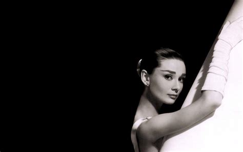 Audrey Hepburn Sabrina Wallpaper