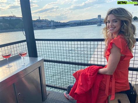 Ashley Newbrough Wiki Biography Age Gallery Spouse And More