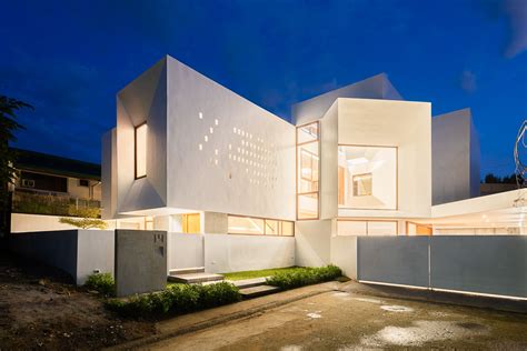 how architect jim caumeron designed viewpoint house as a modern
