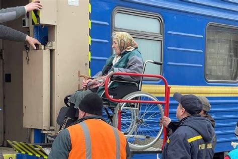 Темпи евакуації зі сходу та півдня залишаються високими щодня виїжджає близько тисячі людей