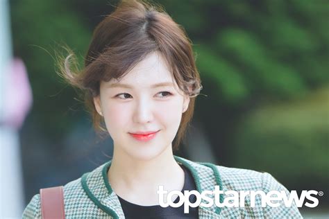[uhd포토] 레드벨벳 웬디 Windy Day에 만난 Wendy 웬디의 영스트리트 출근길 네이트 연예