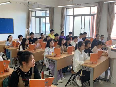 2021级新生开启大学早自习第一课 2021级新生开启大学早自习第一课