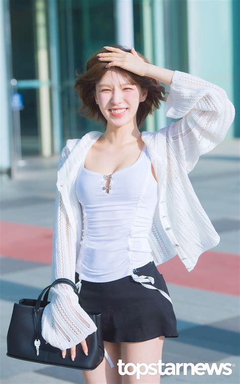 어제자 레전드 찍은 레드벨벳 웬디 출근길 유머 움짤 이슈 에펨코리아