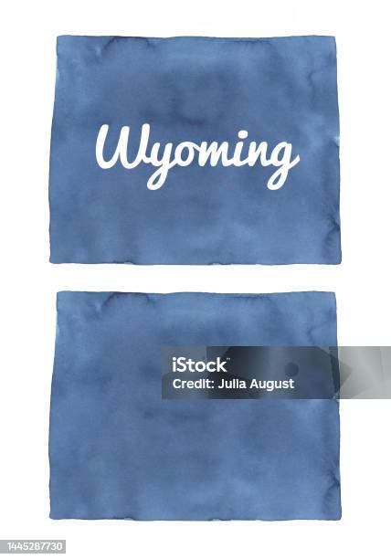 네이비 블루의 와이오밍 주 지도의 수채화 그림 세트는 빈 패턴과 텍스트 글자의 두 가지 변형으로 제공됩니다 개념에 대한 스톡 벡터 아트 및 기타 이미지 Istock