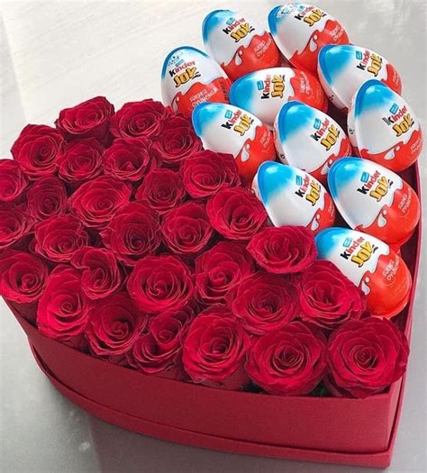 باکس گل و شکلات ولنتاین مدل 605 باکس گل و شکلات تخم مرغی کیندر