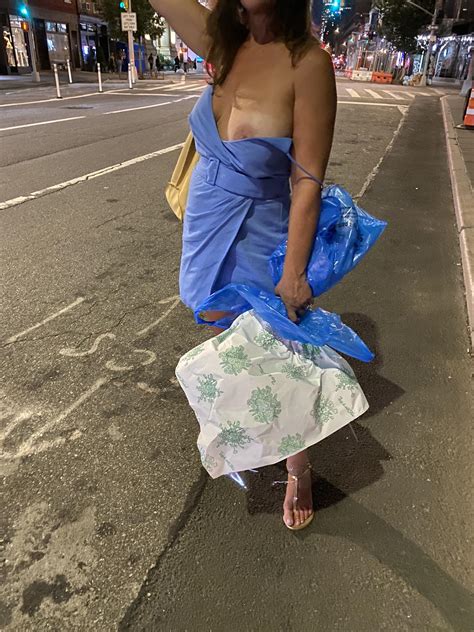 Hailing A Taxi Never Looked So Hot Scrolller