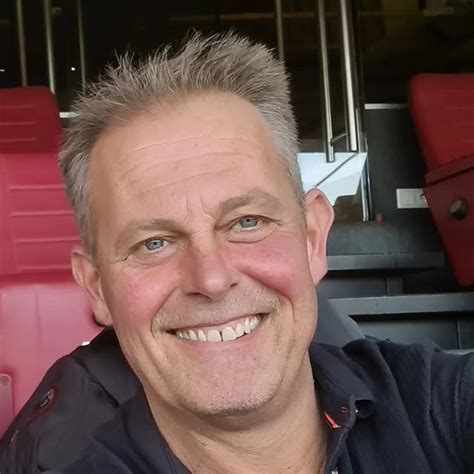 Stefan Theunisz Stefan Theunisz • Threads Say More