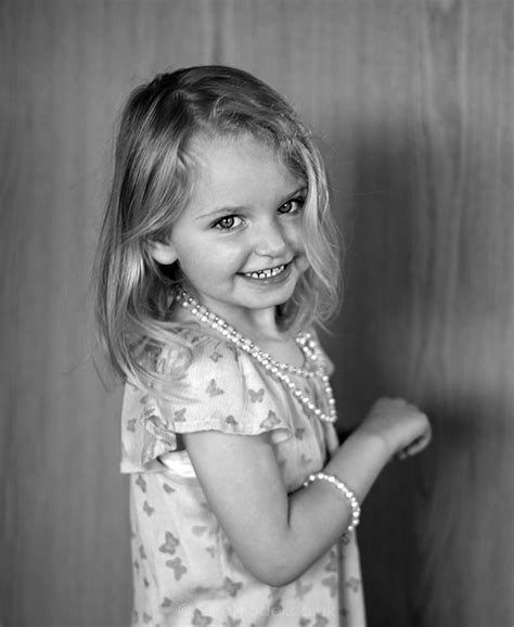 Sara Model Official Website