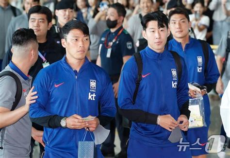 황희찬·손흥민 북중미 월드컵 아시아 예선 위해 출국 뉴스1