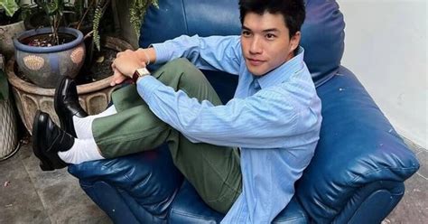 Стоит ли сочетать белые носки с черными туфлями как в Хиетухае Вьетнам вн