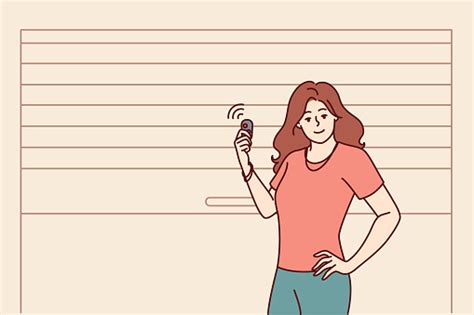 여자는 차고 문 Pvc 근처에 서서 전자 키를 사용하여 입구를 자동으로 열거나 닫습니다 Brand Name Video Game에