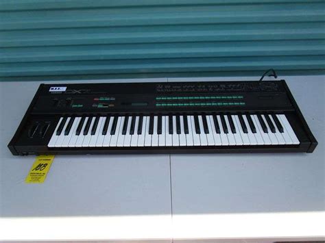 Yamaha Dx7 Digital Programmable Algorithm Synthesizer W Hard Case