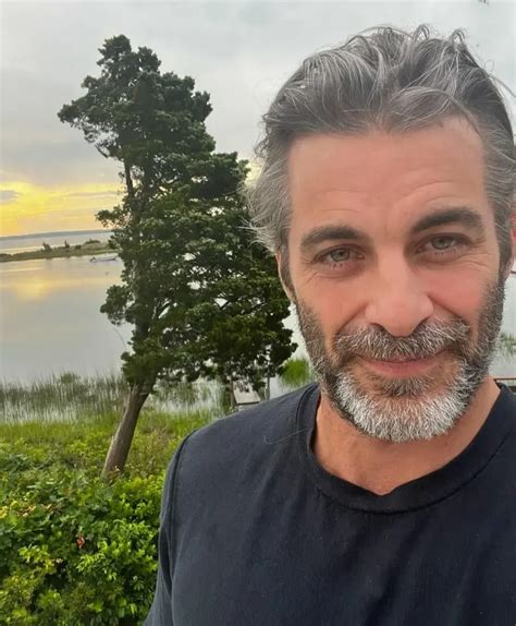 56 წლის ჯენიფერ ენისტონმა დაადასტურა რომ შეყვარებულია მისი რჩეული 49