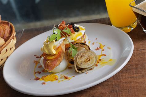 파인애플 파파야 멜론 딸기 검은 딸기와 과일 칵테일 오렌지 주스와 미국의 커피 함께 0명에 대한 스톡 사진 및 기타 이미지 Istock