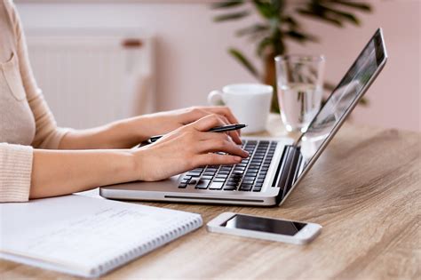 How To Write Blog Posts That Draw Traffic And Convert Readers Better