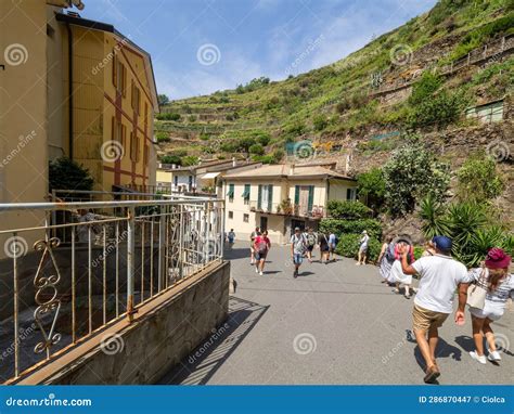 Via Antonio Discovolo Street, Manarola, Italy Editorial Photography - Image of italy, colored ...