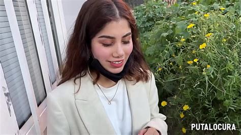 Putalocura La Caliente Latina Marina Gold Es Pillada Y La Chupa En La Calle Cholotube